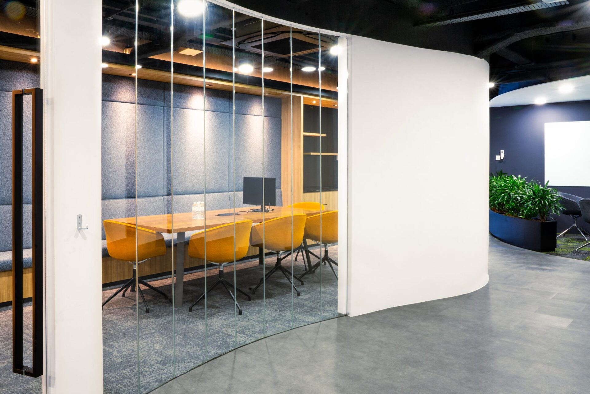 8 Warning Signs It’s Time for an Office Renovation in 2026